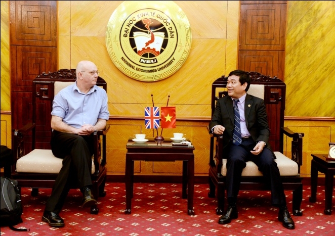 Tiến sỹ Neil Stott – Giám đốc Trung tâm Đổi mới Xã hội, Trường Kinh ...